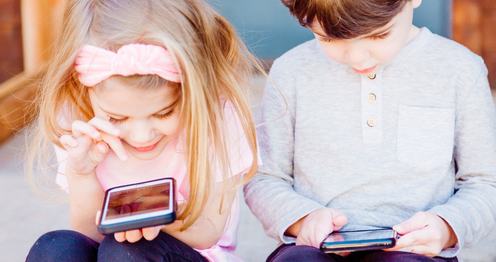 Apps On Kids Phones Parents Should Watch For | Moms.com