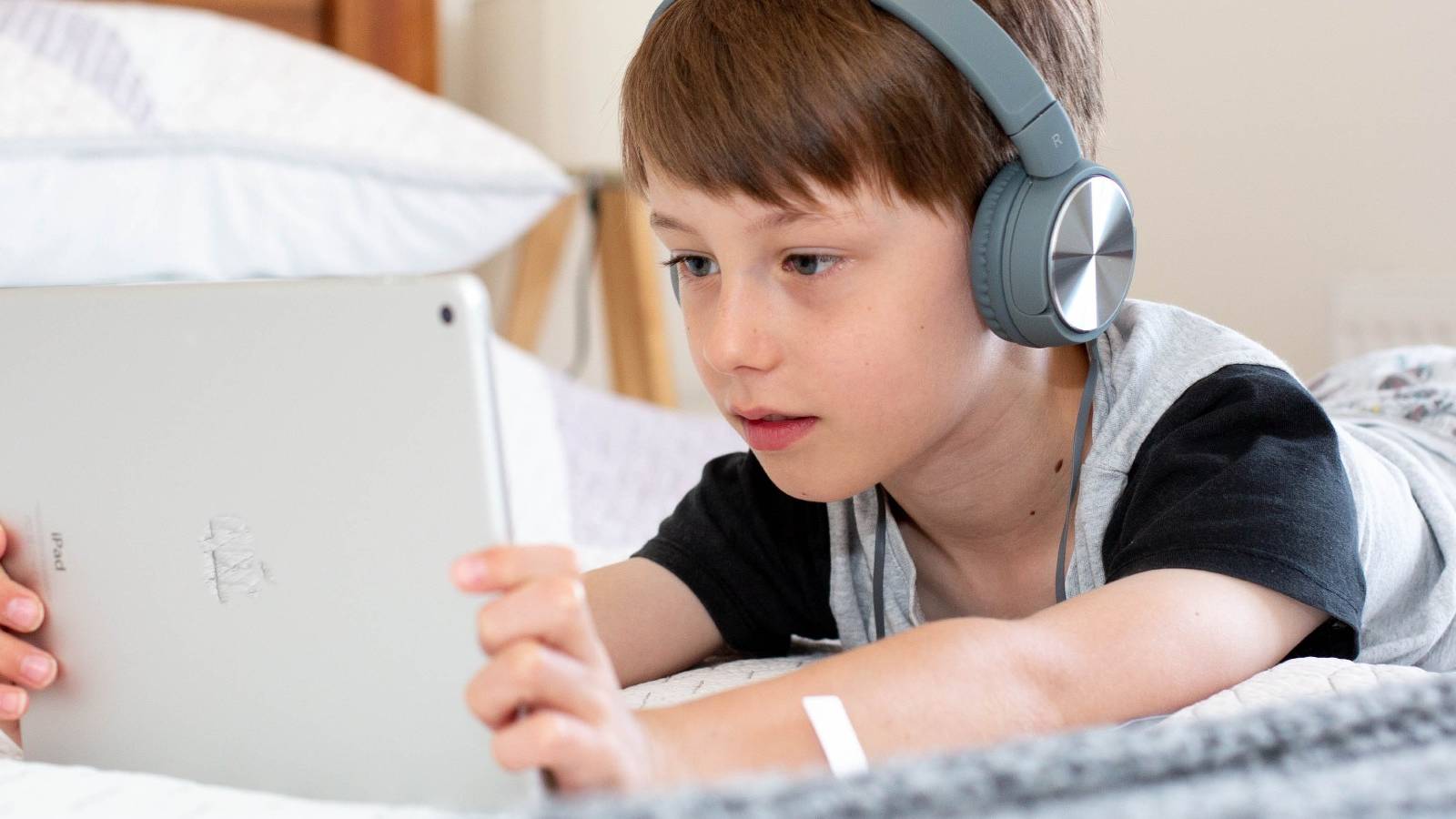"Perfect Balance" Of Screen Time & Physical Activity For Teens